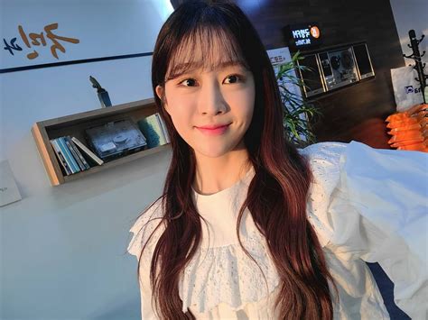 [ 유정] 노을이 눈부셔 눈부셔 눈부셔 이건 뭐~💕 잠시 후 7시 국방fm 레이나의 건빵과 별사탕 유동이랑 함께해요👐😊 📻