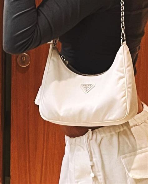 Avneet Kaur Flaunts Curvaceous Midriff In Crop Top Fans Sweat IWMBuzz