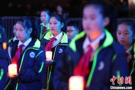 南京大屠杀死难者“烛光祭”：寄哀思，祈和平 南京大学