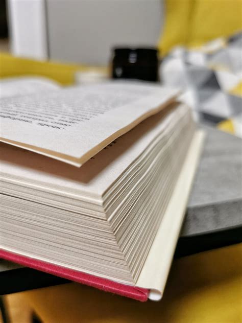 Кассир захлебнулась от восторга увидев выбранную мной книгу и сообщила