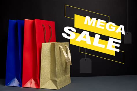 검은 색 배경에 격리 된 3 색 쇼핑 백을 닫습니다 템플릿 모형 을 포장합니다 배달 개념 광고 모의 쇼핑 및 판매 개념 0명에 대한 스톡 사진 및 기타 이미지 Istock