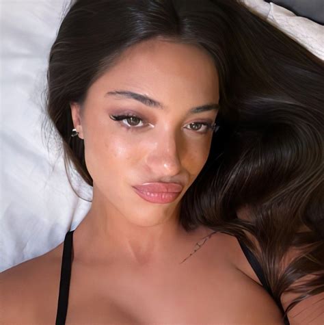 Tklsx Glowing Makeup Brunette Girl Simple Makeup