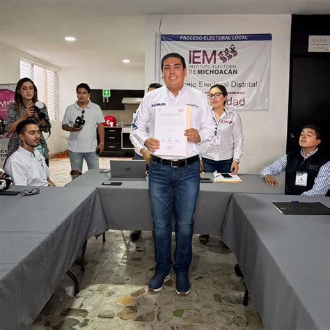 Samuel Hidalgo recibe constancia de mayoría y es el 1er alcalde