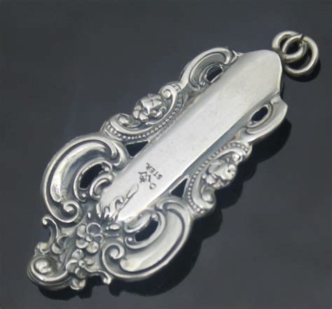 Magnificent Vintage Repousse Detailed Flower Patterne Gem