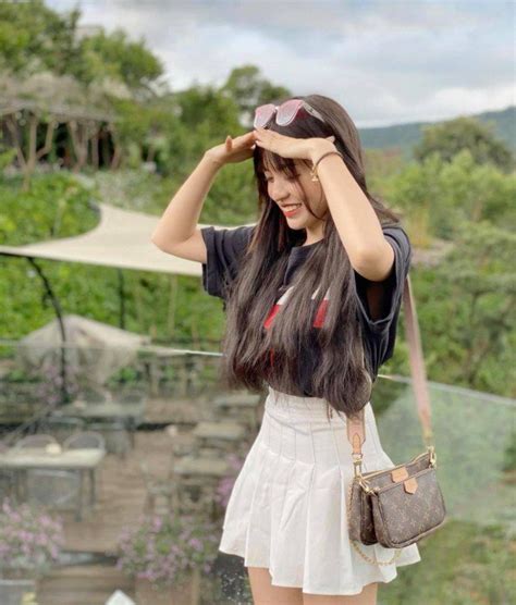Giảm cân thành công hotgirl trứng rán giật luôn giải chiếc cằm nhọn nhất Vbiz của Minh Hằng