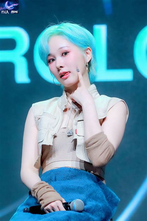Pin By Lexi ♡ On Everglow ♡ Kpop Girls Pretty People Girl Group