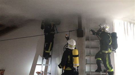 Varias Dotaciones De Bomberos Controlan Un Incendio En Una Chimenea