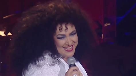 Amanda Miguel Las Pequeñas Cosas Gira Solita Y Sin Ataduras