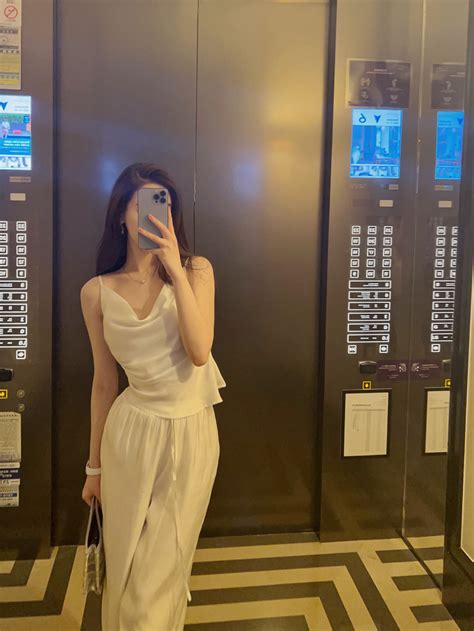 Nicky 白色荡领吊带背心上衣女夏外穿侧褶皱无袖内搭美背网红短款 哔哩哔哩