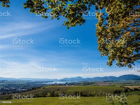 가는 햇빛에 눈 덮인 봉우리와 산맥 높은 Tatras 슬로바키아입니다 생태 및 활성 관광의 개념입니다 자연에서가 0명에 대한