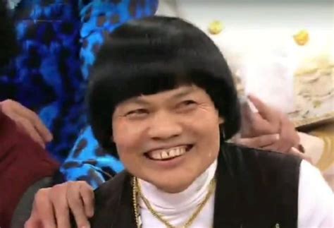 他是被周星驰捧红的最丑男星可再看他儿子帅到不敢认 八两金 周星驰 配角 新浪新闻
