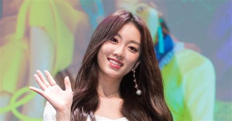 포토 유니티 이수지 행복한 표정인사
