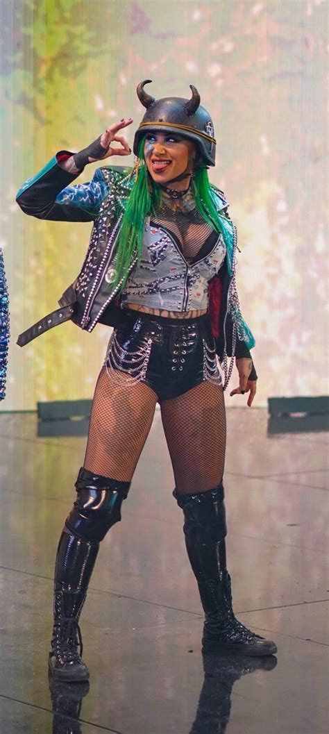 Shotzi Blackheart Wwe Female Wrestlers Wrestling Divas Wwe Girls