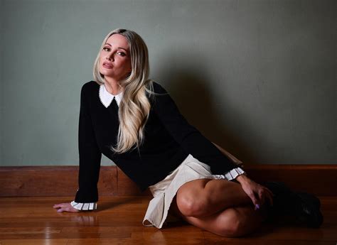 Holly Madison Exposes Rampant Bulimia And Plumbing Issues At The