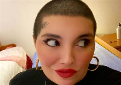 Veronica Satti Si Rasa I Capelli A Zero Il Gesto Dopo La Depressione Profonda