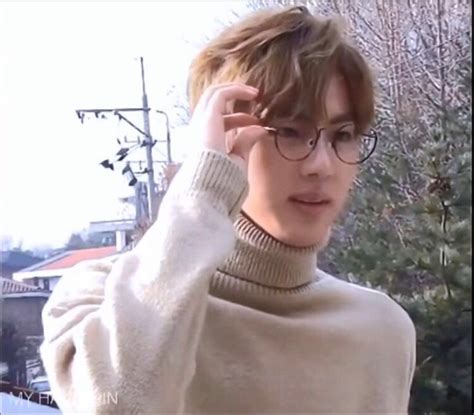 Bts Community Posts Angel Time💜👼💜 A Bit Late ジンくんの可愛い癖😍 メガネをかける時に 手の指
