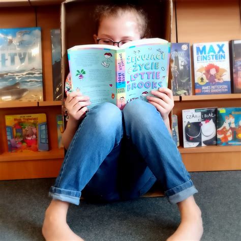 Towarzyskie Przypały Lottie Brooks — Znak Emotikon
