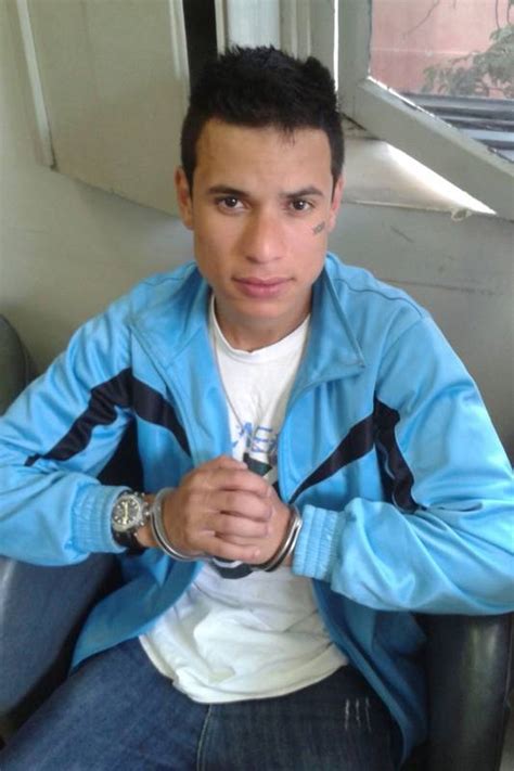 Jovem comete assalto vai à escola e acaba preso no intervalo de aulas