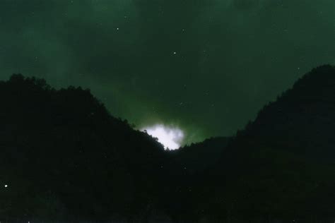 浸身霞光群山没我夜色里幽然叹息转眼无踪迹