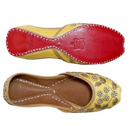 Women Embroidered Handmade Ethnic Punjabi Jutti Packaging Type Box At