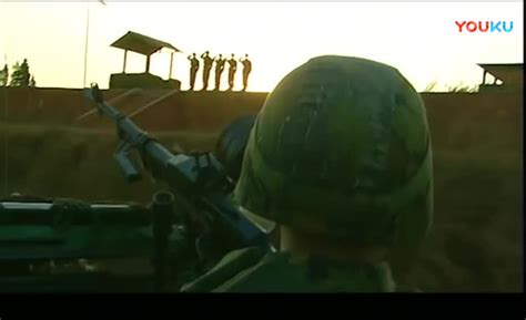 士兵突击：草原五班霸气迎接高连长，bgm太燃，我的爱国热血！新浪新闻