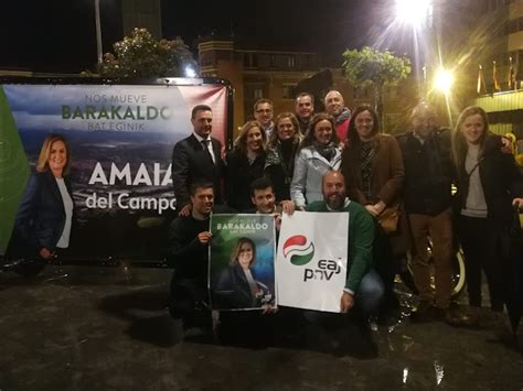 Elecciones La pegada de carteles pone en marcha oficialmente la campaña del M