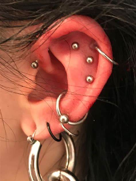 Pin Di Priscila Souza Su Ideias Para Piercings Stili Trucco Collane