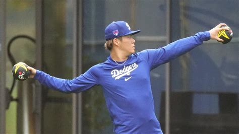 ドジャース山本由伸がキャンプ地で自主トレ、手にしていたボールにあの有名キャラのイラストが Mlb写真ニュース 日刊スポーツ