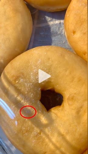 重庆一沃尔玛门店在售甜甜圈被指发霉，超市：在核实处理澎湃质量观澎湃新闻 The Paper