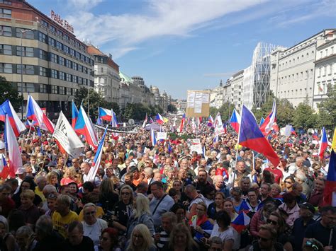 У Празі понад 70 тисяч людей вийшли на антиурядову демонстрацію