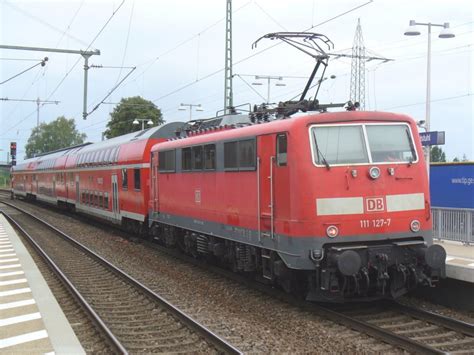 111 127-7 steht mit den RE 7 Mannheim - Trier am 16.09.2011 in ...