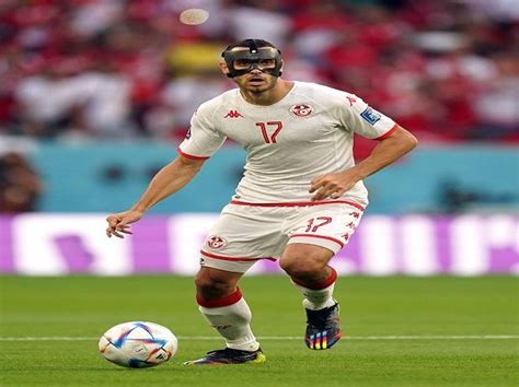 Fifa 월드컵 카타르에서 선수들이 배트맨 스타일의 안면 마스크를 착용하는 이유는 무엇입니까