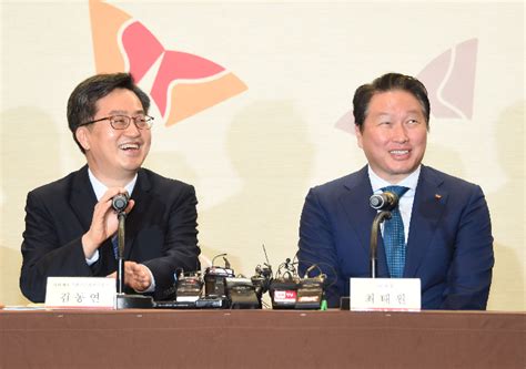 김동연 “일자리는 결국 시장과 기업이 만드는 것”