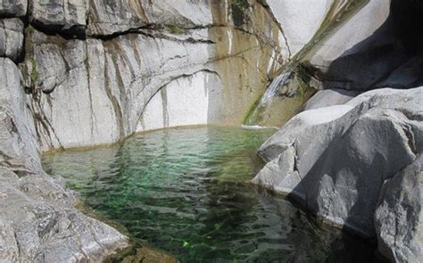 Οι εντυπωσιακές «βάθρες και οι καταρράκτες της Σαμοθράκης