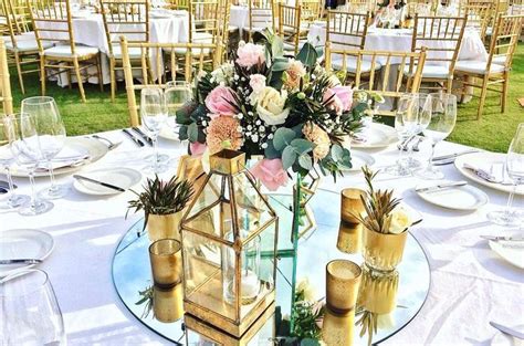 「ミラー・鏡」をゲストテーブル装花の下に飾る結婚式お花節約方法 Marry マリー Table Decorations