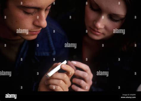 Jugendliche Die Cannabis Rauchen Fotos Und Bildmaterial In Hoher