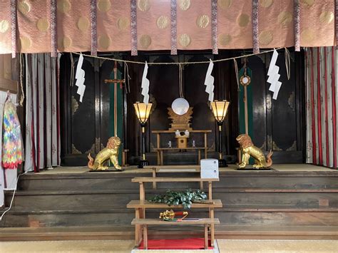 長沼八幡宮【公式】 On Twitter Rt Totsugekilaser 祭壇に祀られる金色に塗られた狛犬は片方には角が生えていて