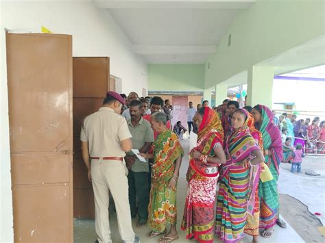 लोकसभा चुनाव के छठे चरण के लिए 58 संसदीय निर्वाचन क्षेत्रों में मतदान