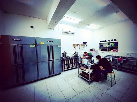 本願豆花店 深夜豆花店 內場三廚在第四輪實驗後的宵夜。