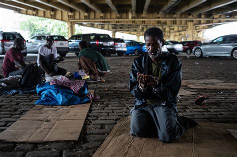 A Growing Number Of Homeless Migrants Are Sleeping On Nyc Streets