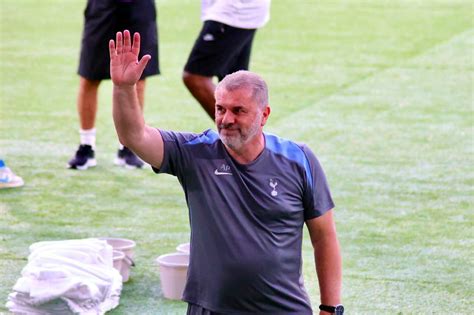 Photo Spurs Players Arrive For Vissel Kobe Match Spurs Web