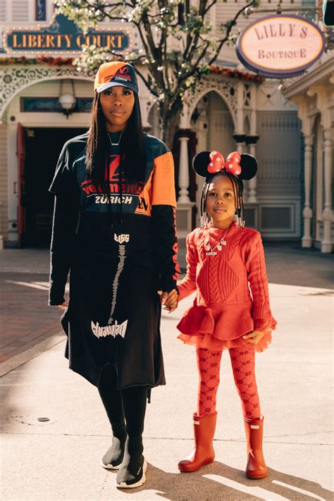 Vogue à Disneyland Paris un shooting Street Style on Main Street