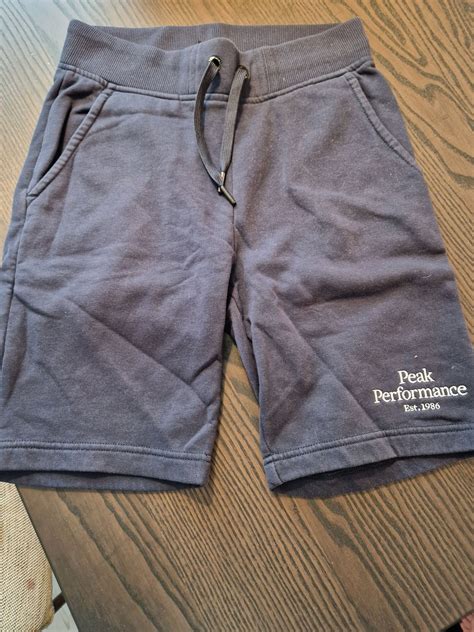 Se produkter som liknar Shorts i bra skick från Peak på Tradera