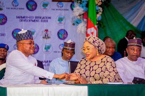 Governor Ododo Presents N3 Billion To 80 Communities In Kogi State