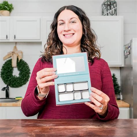 Simply Earth Makeup Compact