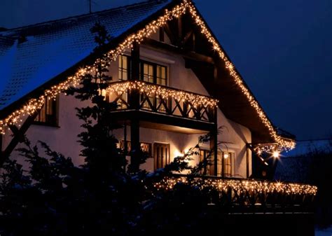 Уже пора Как правильно выбрать гирлянду для фасада Уличные гирлянды Уличный рождественский