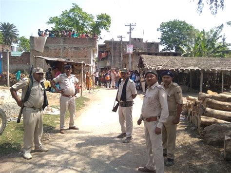 बिहार के भागलपुर में पुलिस पर हमला आरा मिल संचालक पर कार्रवाई करने