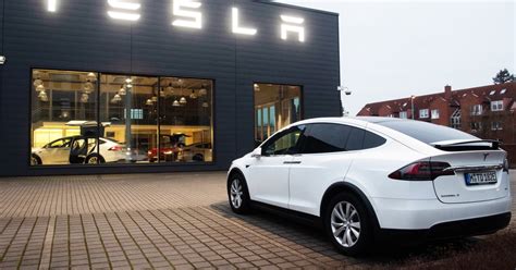 Tesla Recalls More Than 40000 Us Cars Over Possible Loss Of Power