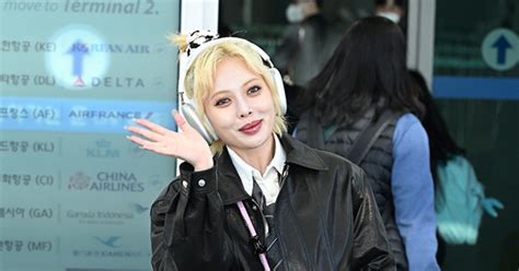 현아 수줍게 인사 [포토엔hd]