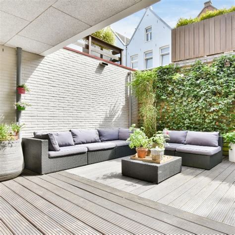 Comparing Composite And Timber Decking